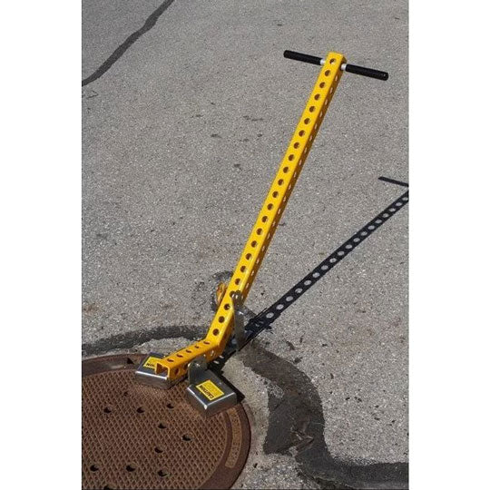 MAG-MATE® Compact Manhole Lid Remover – Lifting365